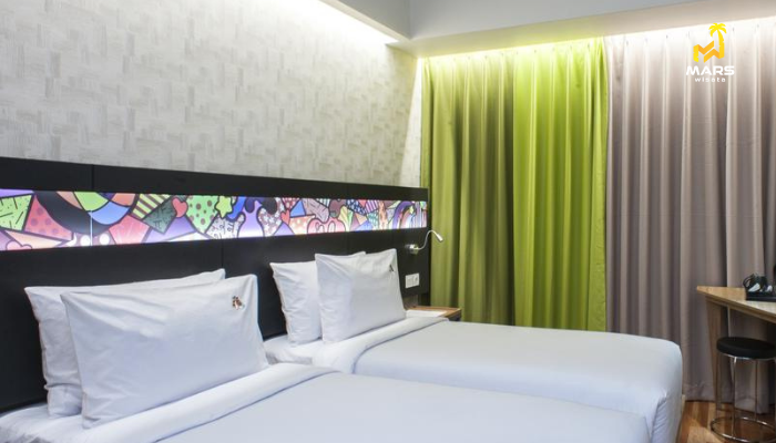 staycation Hotel MaxOne Dharmahusada termurah di marswisata.com